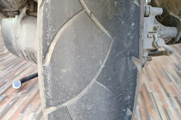 Ban Motor Botak Sebelah: Segala yang Perlu Anda Ketahui - Motor Sehat