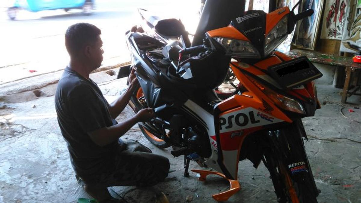 Stiker Hitam Doff Motor: Tampilan Unik untuk Kendaraan Anda - Motor Sehat