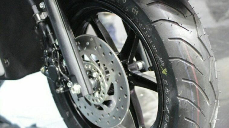 Harga Ganti Oli Motor di Planet Ban: Hemat atau Mahal? - Motor Sehat