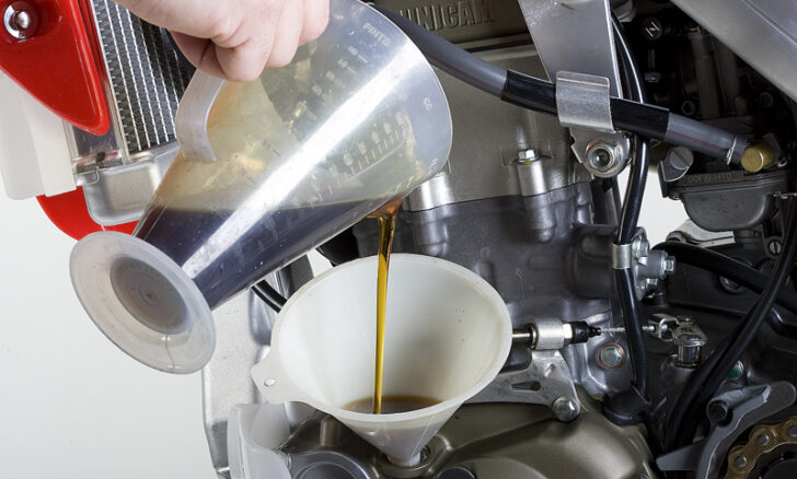 Algoritma Mengganti Oli Motor: Cara Mudah dan Optimal - Motor Sehat