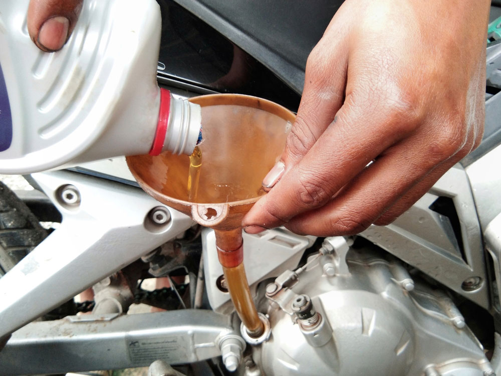 Cara Mengetahui Oli Motor Matic Harus Diganti - Motor Sehat